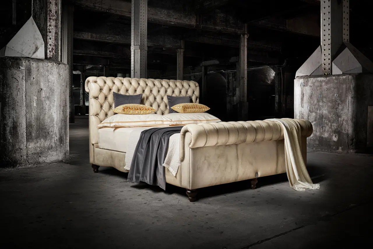 Classic chesterfield bed store